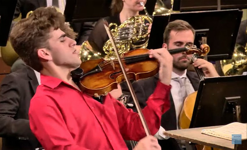 Brasileiro de 17 anos é considerado o melhor violonista do mundo